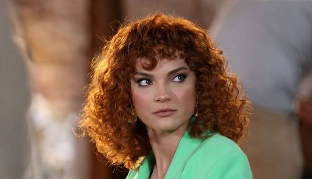 Üç Kız Kardeş dizisi Mine Nazlı Senem Ünal kimdir, kaç yaşında? Nazlı ...